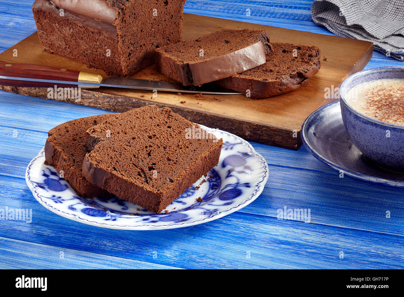 Molasses cake hi-res stock photography and images - Alamy