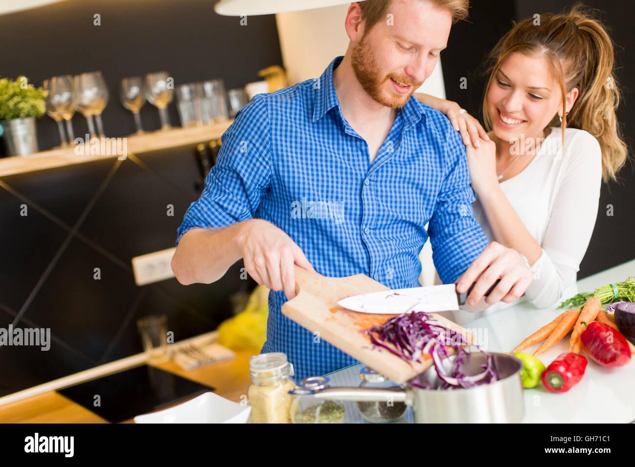 Couple cooking together in the modern kitchen at home Stock Photo - Alamy