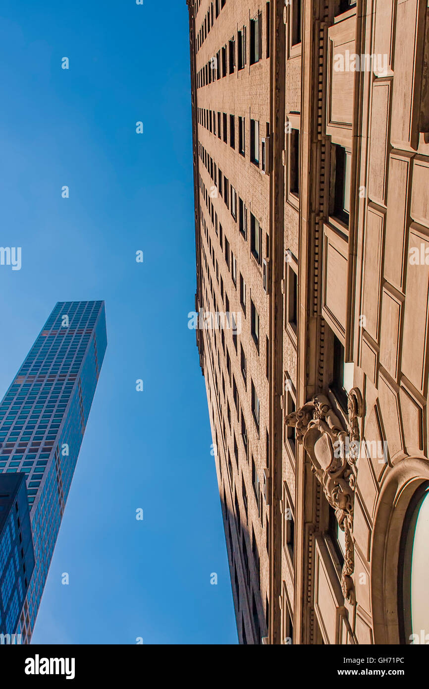 Modern skyscraper hi-res stock photography and images - Alamy