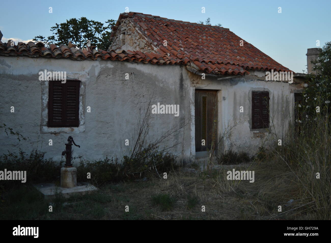 Old rustic house hi-res stock photography and images - Alamy