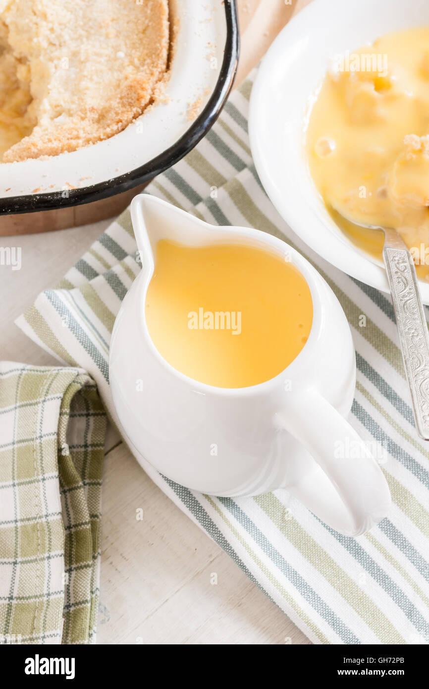 Pouring sauce hi-res stock photography and images - Alamy