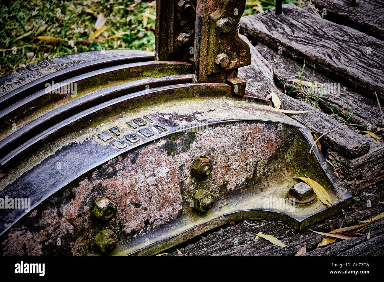A very old an abandoned shunting mechanism in the station of Gouin ...