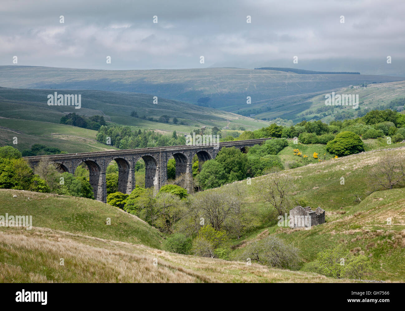Moors yorkshire viaduct hi-res stock photography and images - Alamy