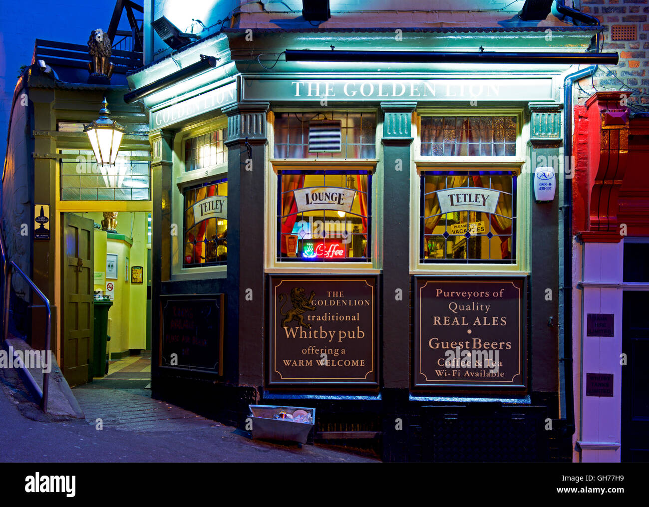 Golden lion public house hi-res stock photography and images - Alamy