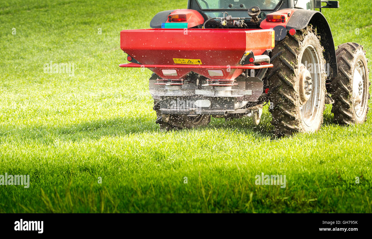 Field fertilizing hi-res stock photography and images - Alamy