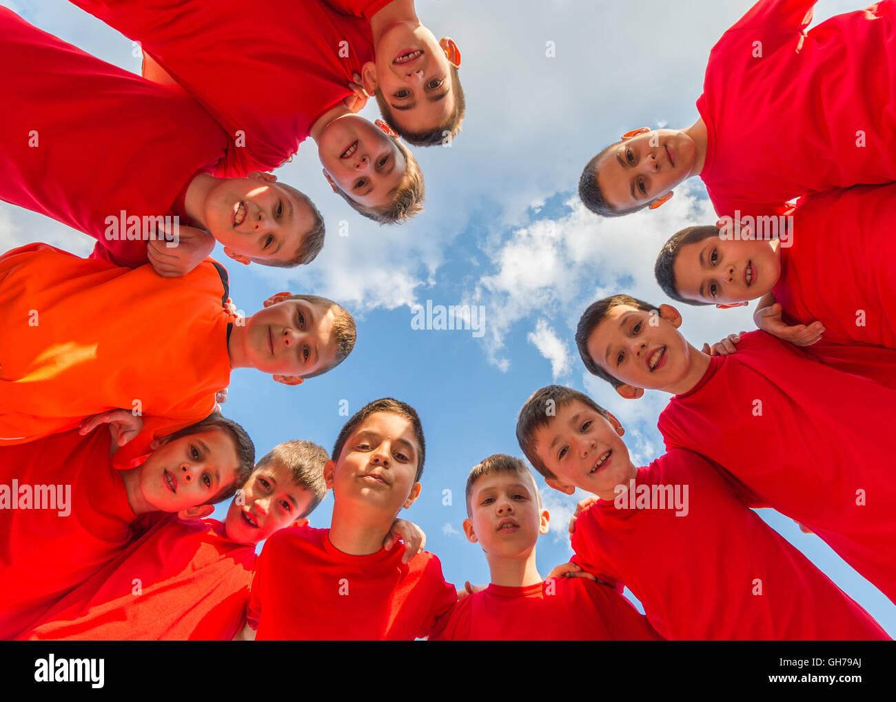 kids soccer team in huddle Stock Photo - Alamy