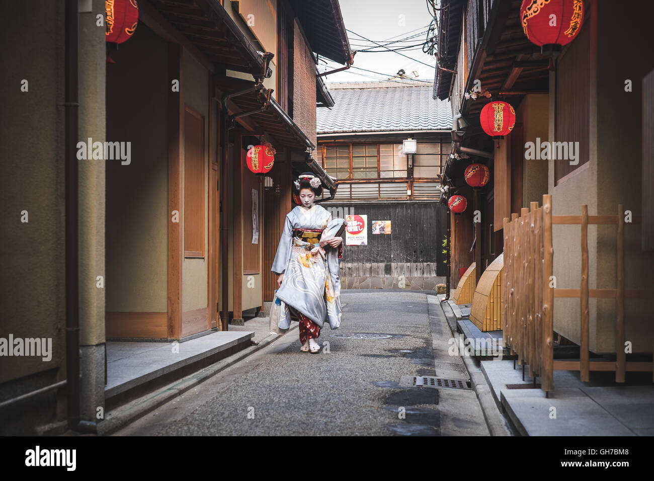 The beauty of a Geisha in the streeets of Kyoto, Japan Stock Photo - Alamy
