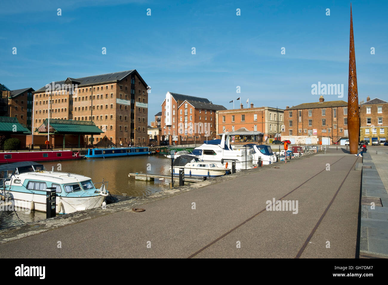 Spring sunshine brings visitors to Gloucester Docks, Gloucester, UK ...