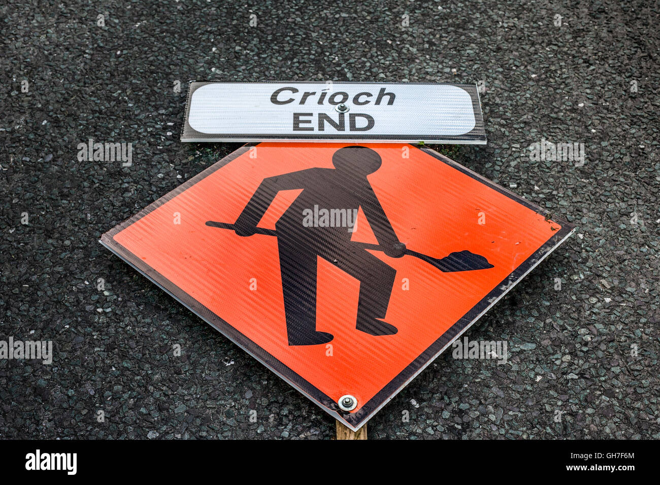 End of roadworks sign in English and Irish. Críoch Irish word for end ...