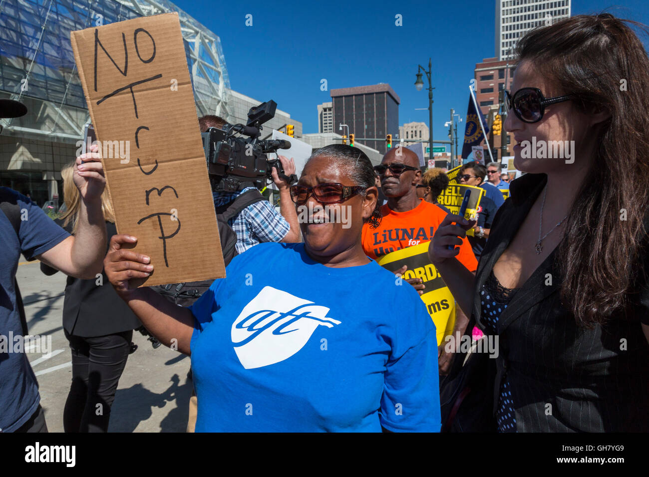 Detroit, Michigan, USA. 8th August, 2016. Labor and community activists ...
