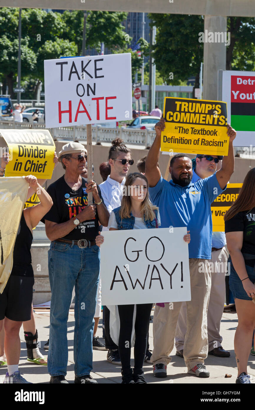 Detroit, Michigan, USA. 8th August, 2016. Labor and community activists ...