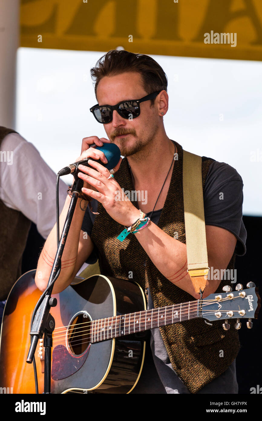 Broadstairs folk week. Young man folk singer guitarist, wearing dark ...