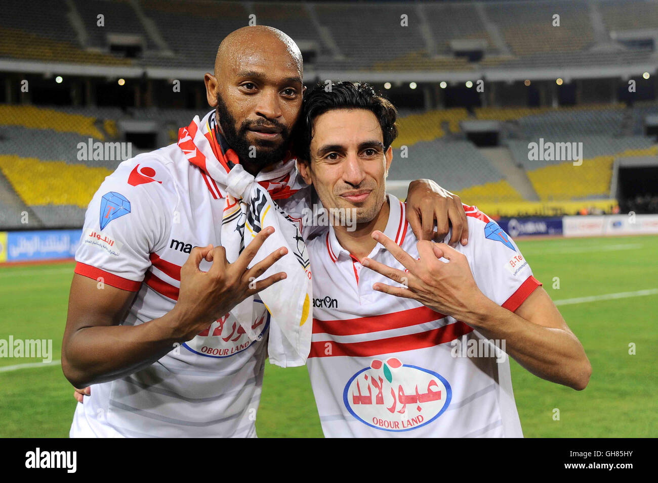 Al ahly players celebrate trophy hi-res stock photography and images ...