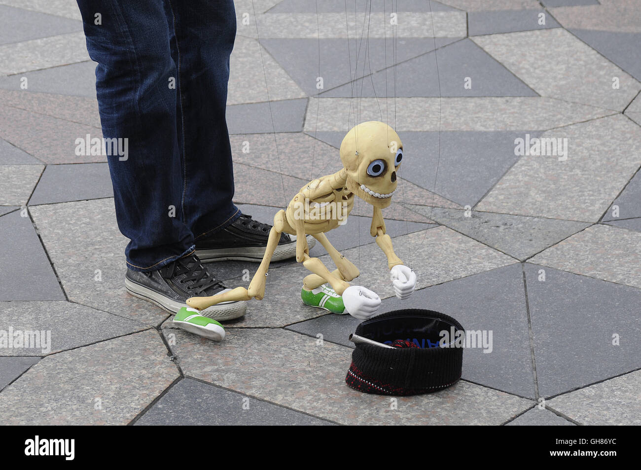 Copenhagen, Denmark. 09th Aug, 2016. Foreign street entertainer ...