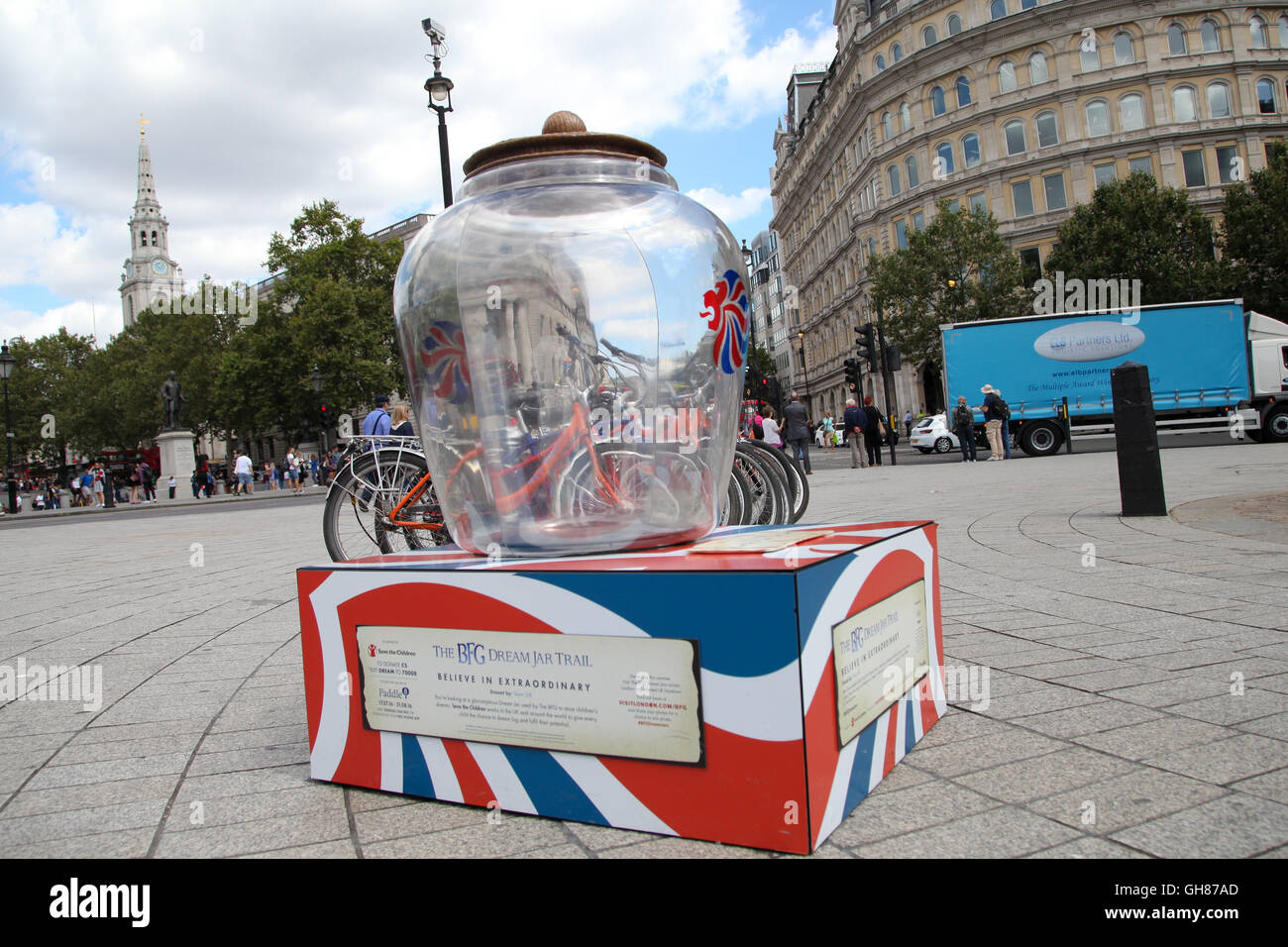 Trafalgar Square, London, UK. 9th August, 2016. - The BFG Dream Jar ...
