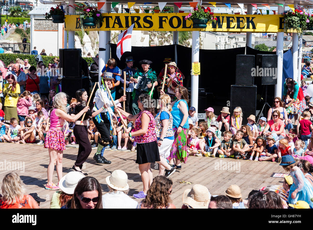 Folk musicians broadstairs folk festival hi-res stock photography and ...