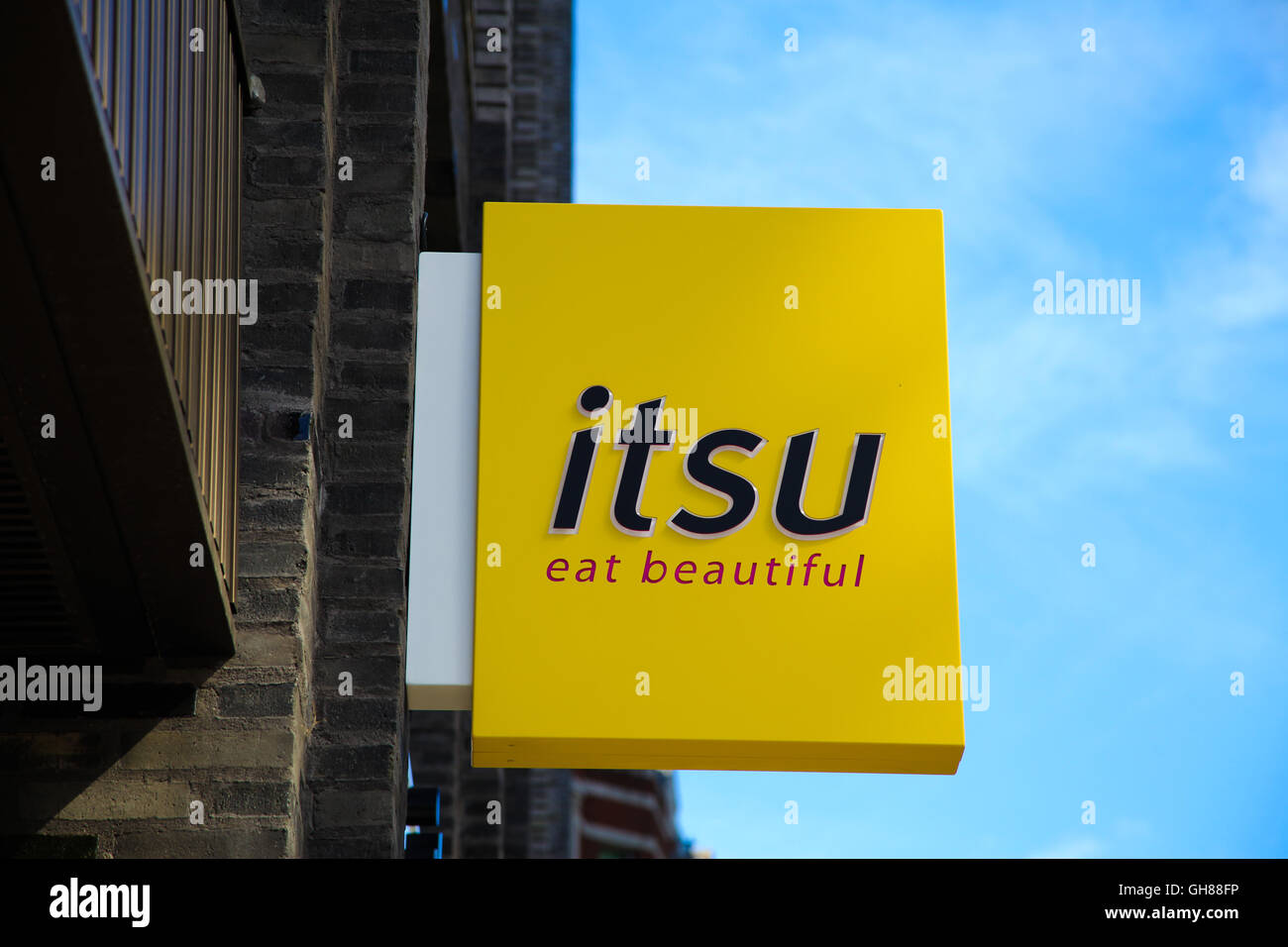 Itsu logo hi-res stock photography and images - Alamy