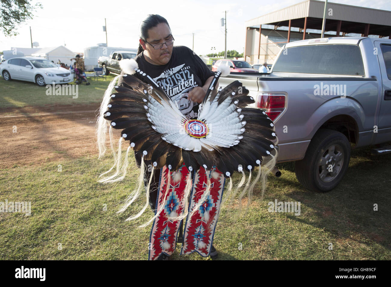 Anadarko, Oklahoma, USA. 8th Nov, 2016. a native American dancer ...