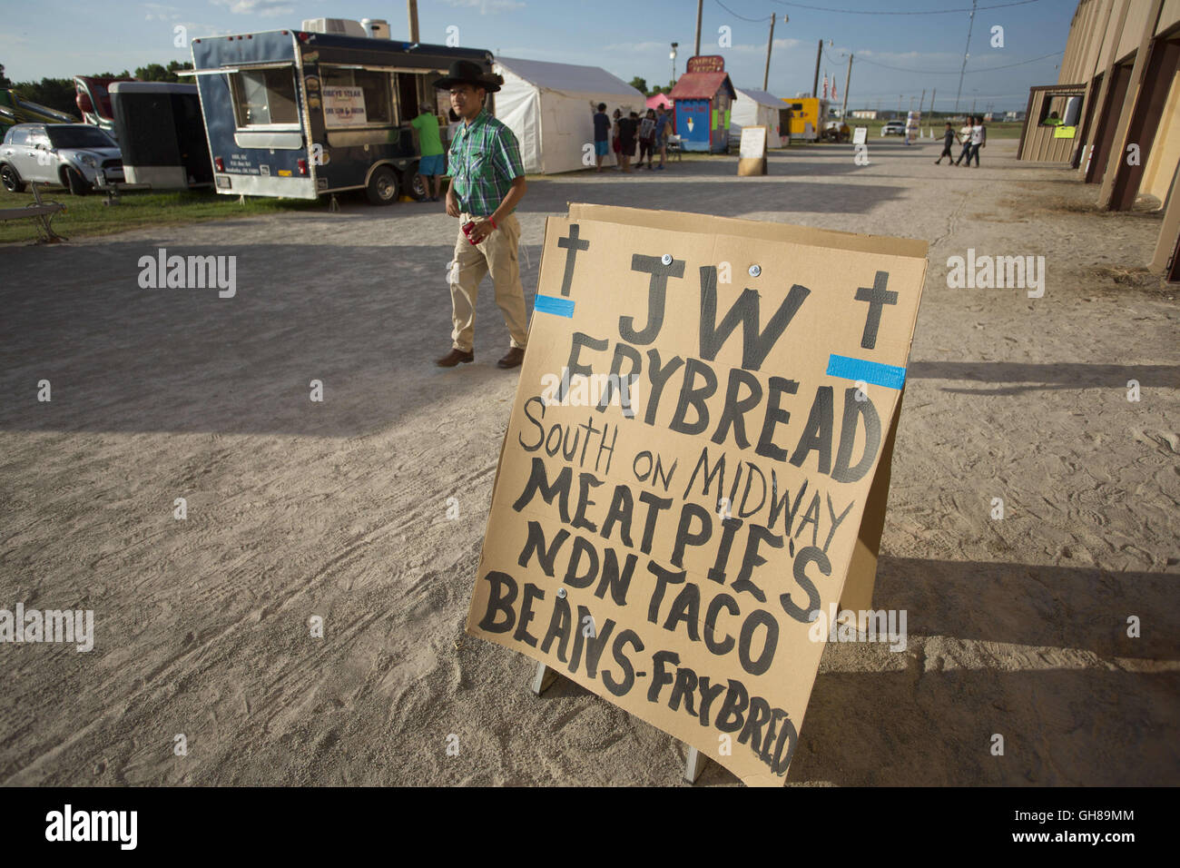 Anadarko, Oklahoma, USA. 8th Nov, 2016. A sign advertises native ...