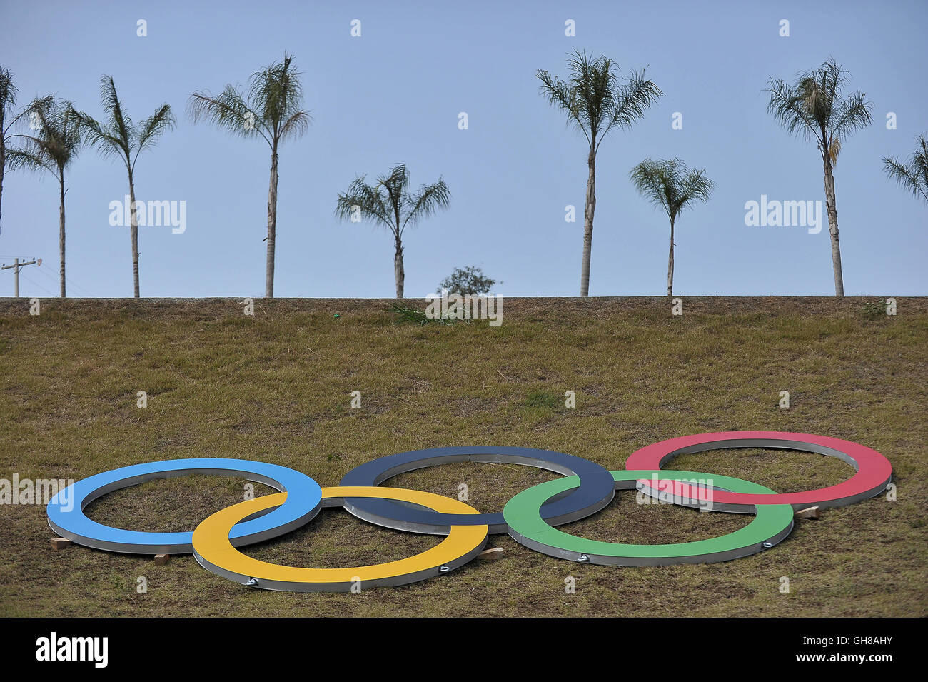 Rio de Janeiro, Brazil. 09th Aug, 2016. The Olympic rings lay on the ...