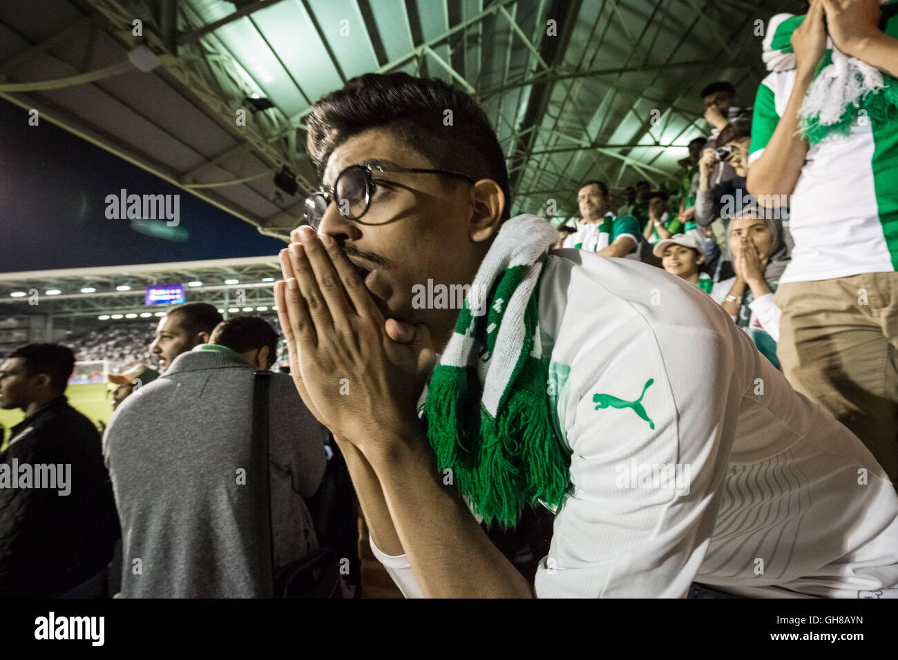 Middle eastern football fans hi-res stock photography and images - Alamy