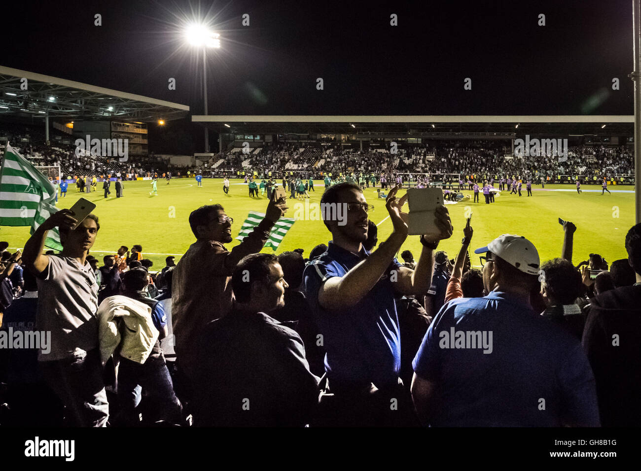 Middle eastern football fans hi-res stock photography and images - Alamy