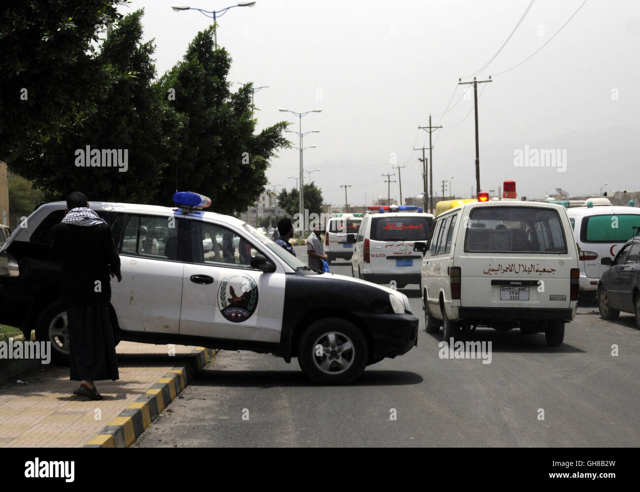 Rescue workers vehicles seen in hi-res stock photography and images - Alamy