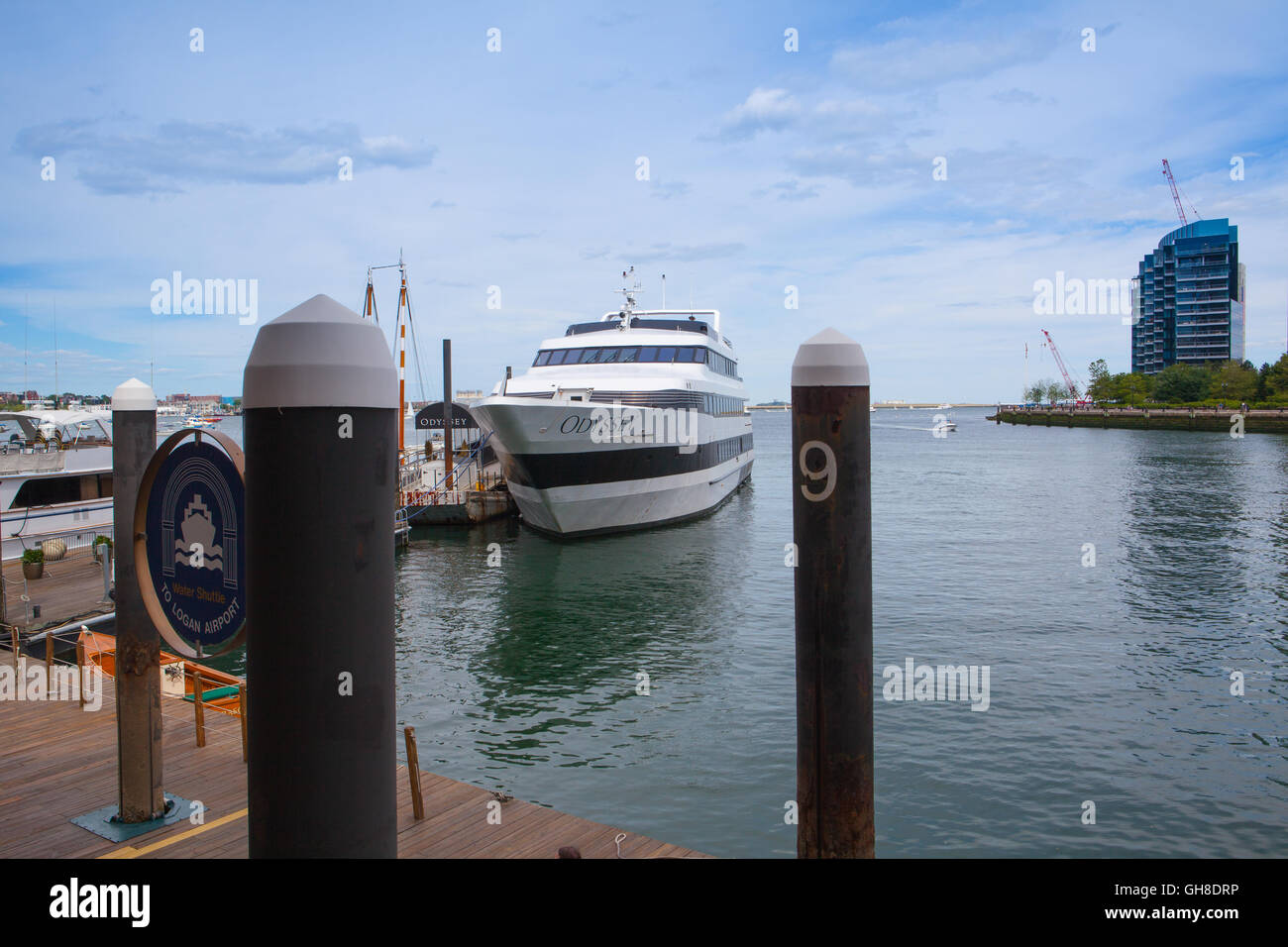 Rowes wharf arch hi-res stock photography and images - Alamy
