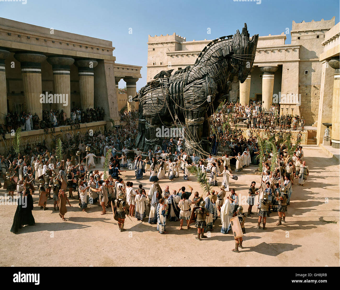 TROJA / Troy USA 2004 / Wolfgang Petersen Szene Trojan horse Regie ...