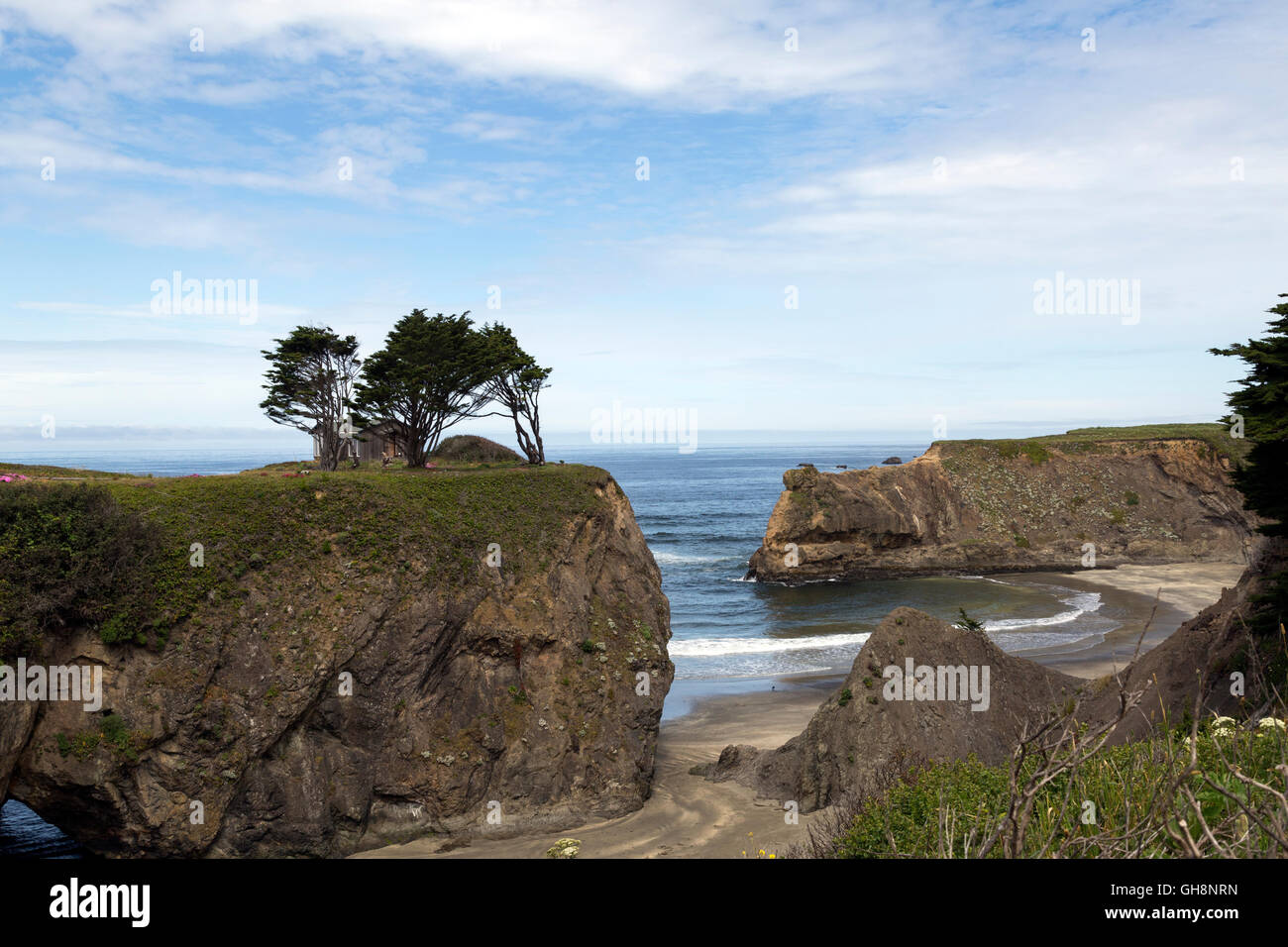 Cliffs on pacific coast hi-res stock photography and images - Alamy