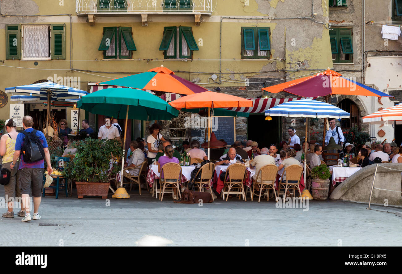 Outdoor dining italy hi-res stock photography and images - Alamy