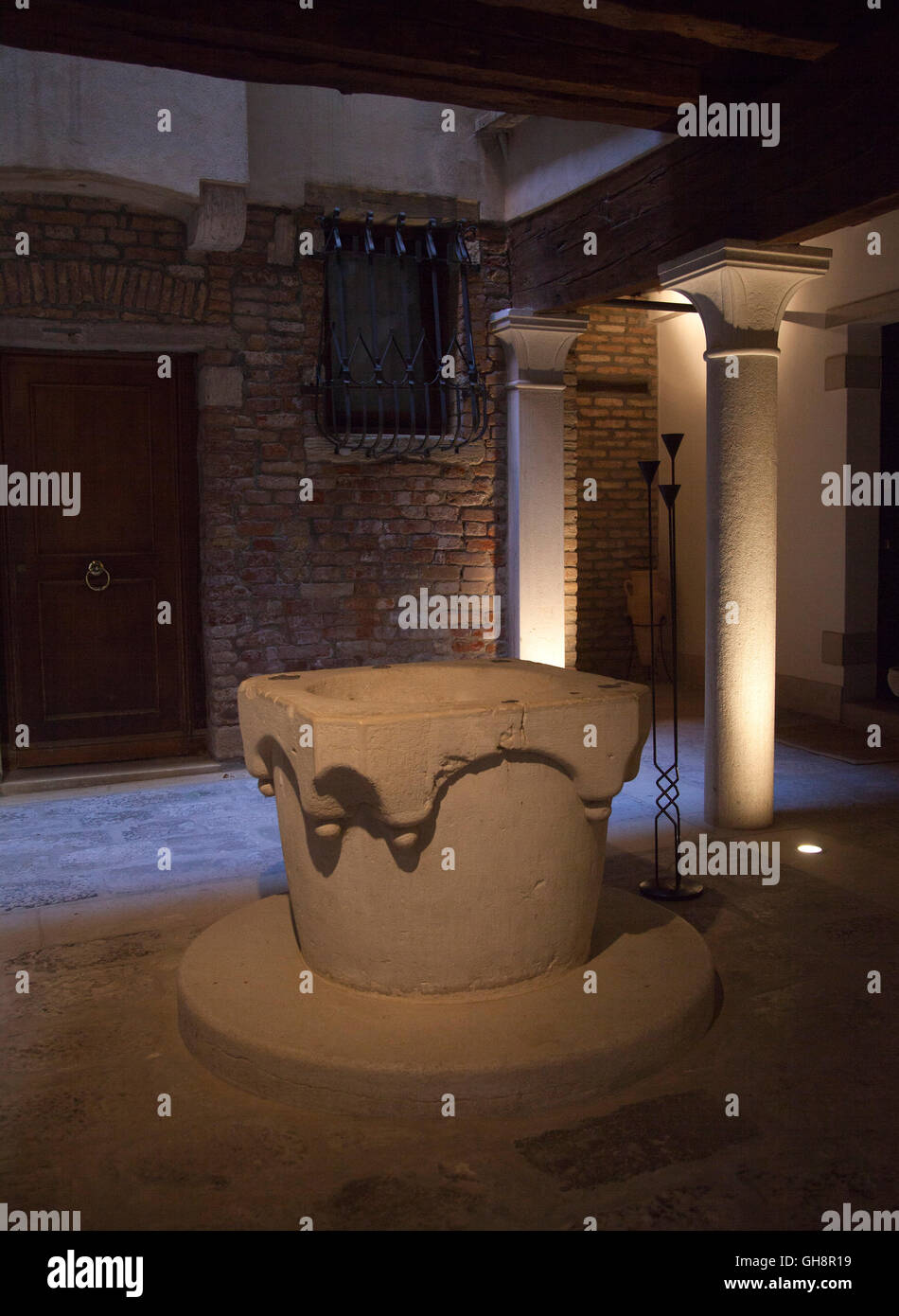 Old well inside home in Venice, Italy Stock Photo - Alamy