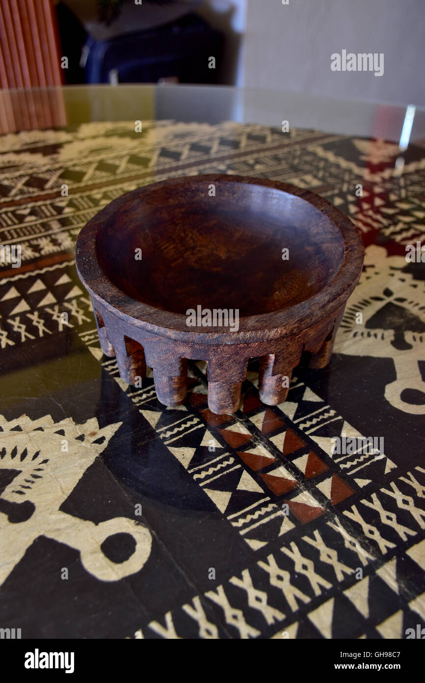 Antique Samoan tanoa or laulau kava bowl carved out of wood. Samoan ...