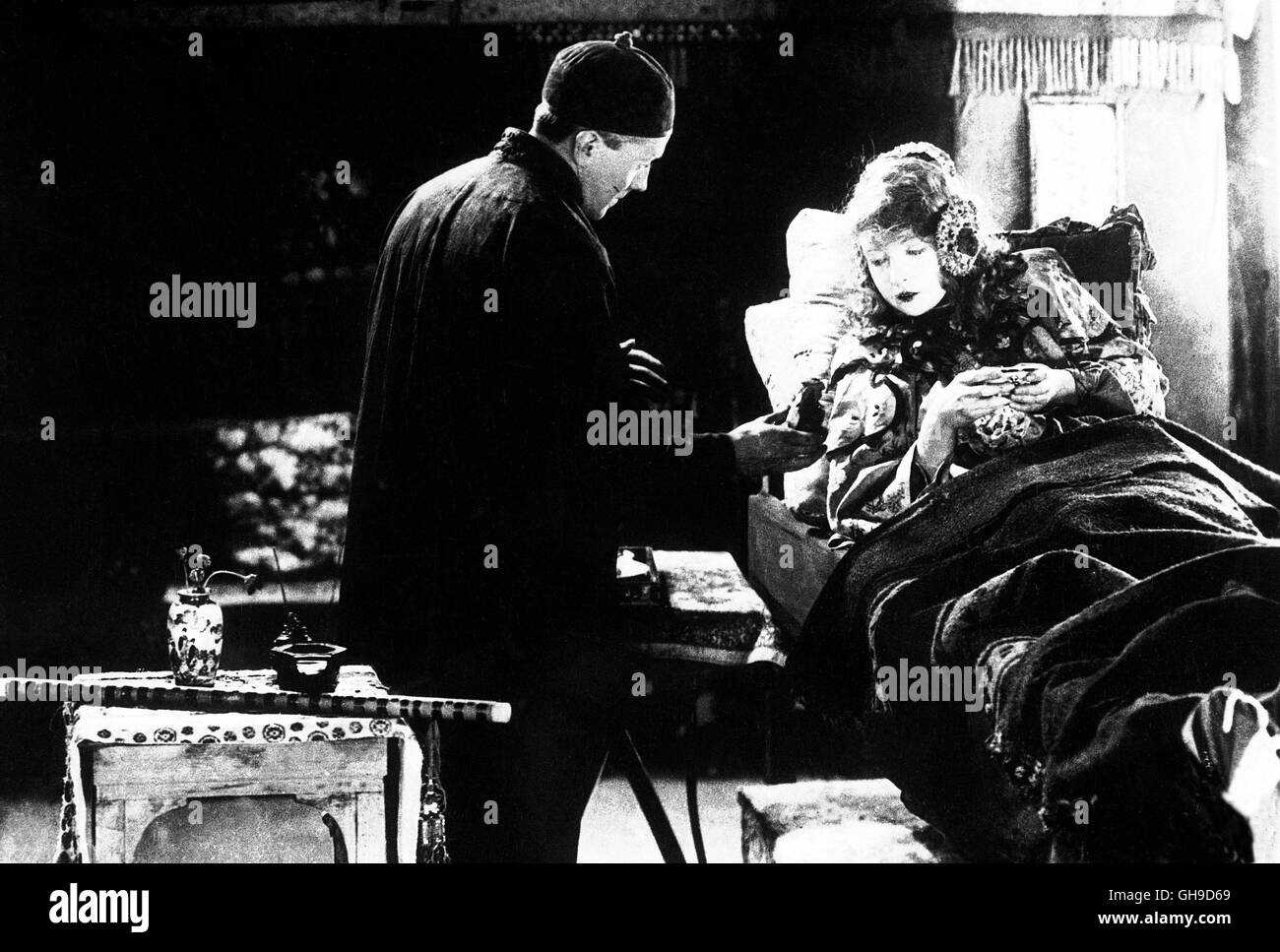 RICHARD BARTHELMESS (Cheng Huan), LILLIAN GISH (Lucy Burrows) Film ...