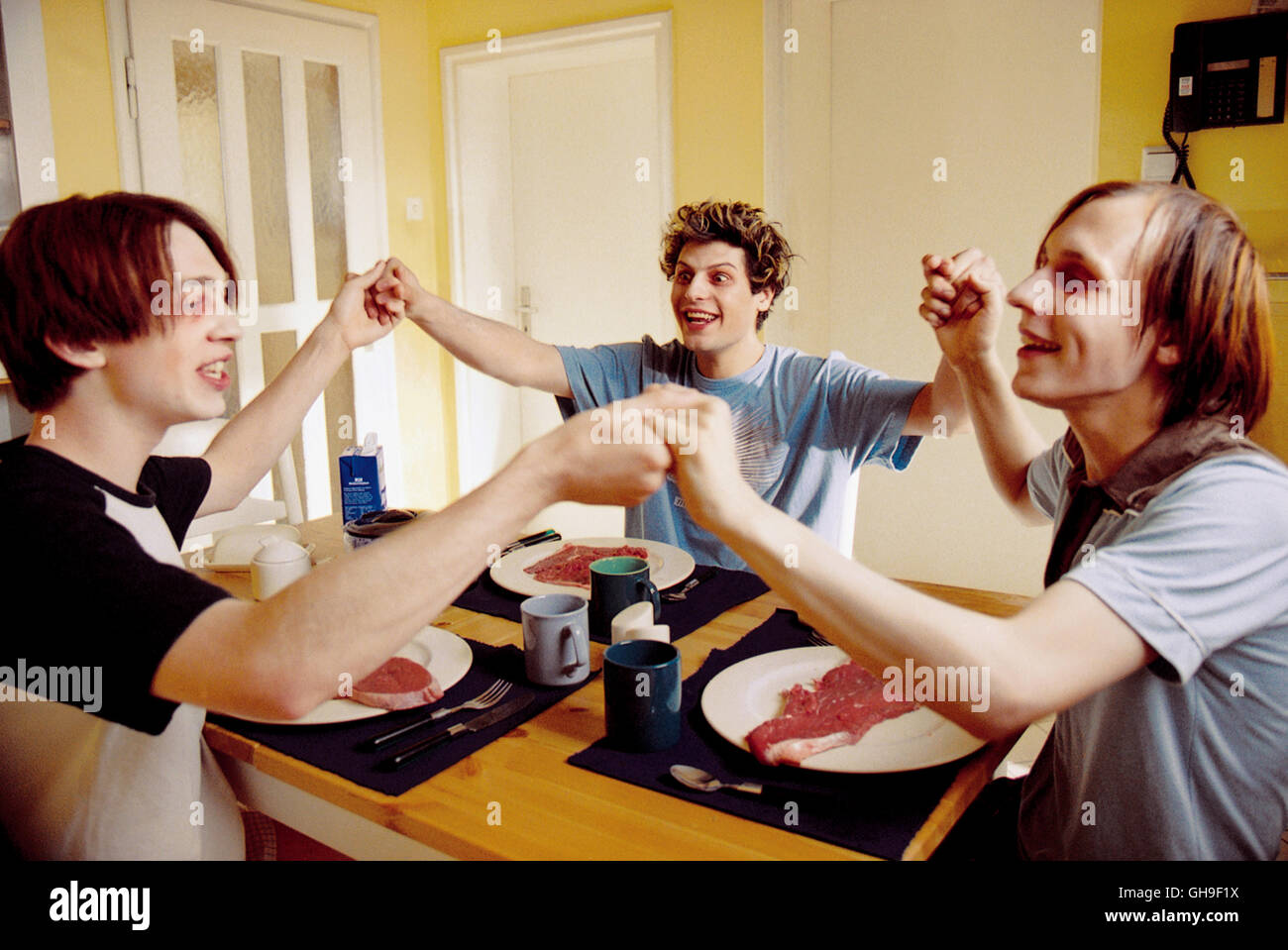 Der erste Morgen als Untote: Bei Philip (TINO MEWES), Konrad (THOMAS ...