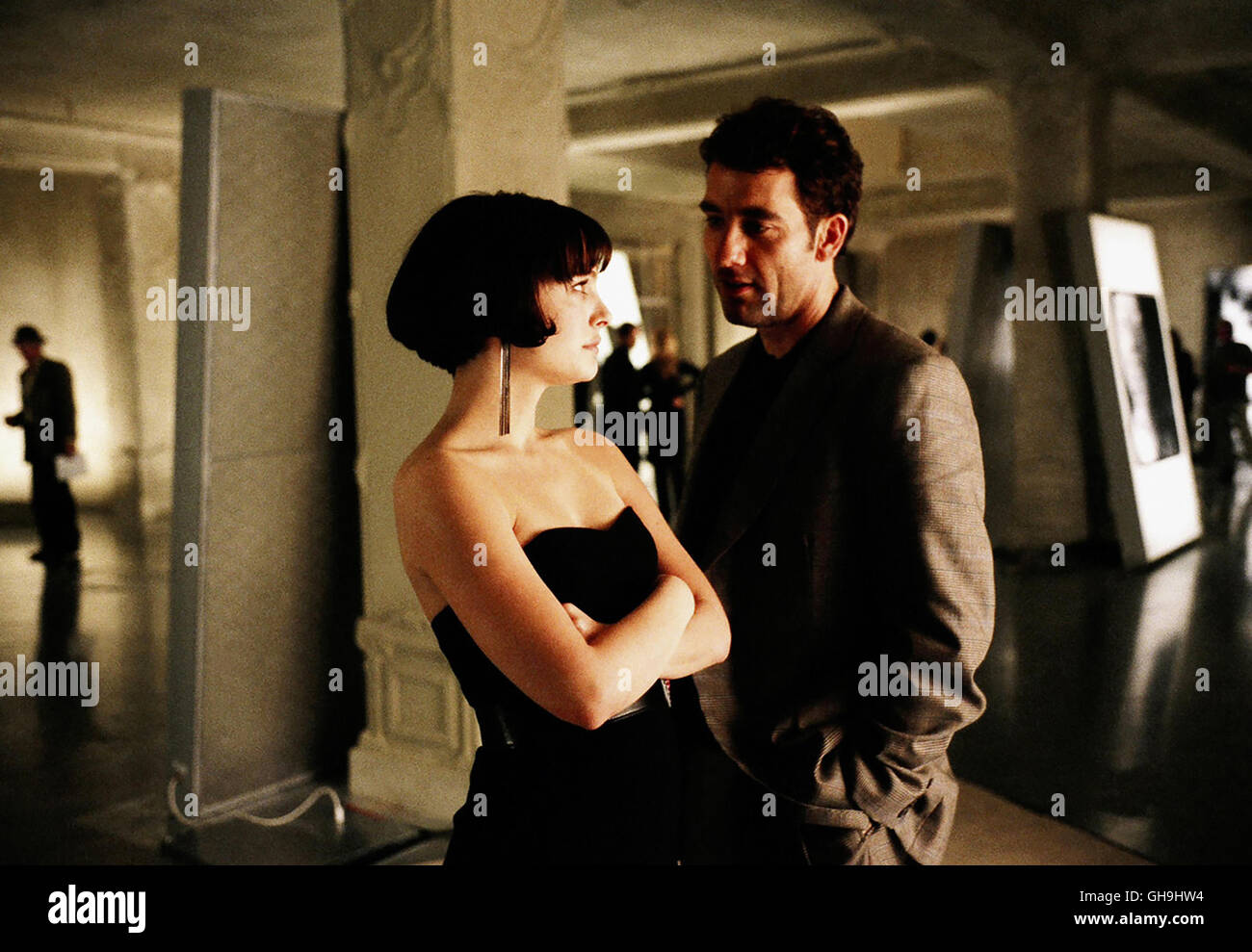 Clive owen closer hi-res stock photography and images - Alamy