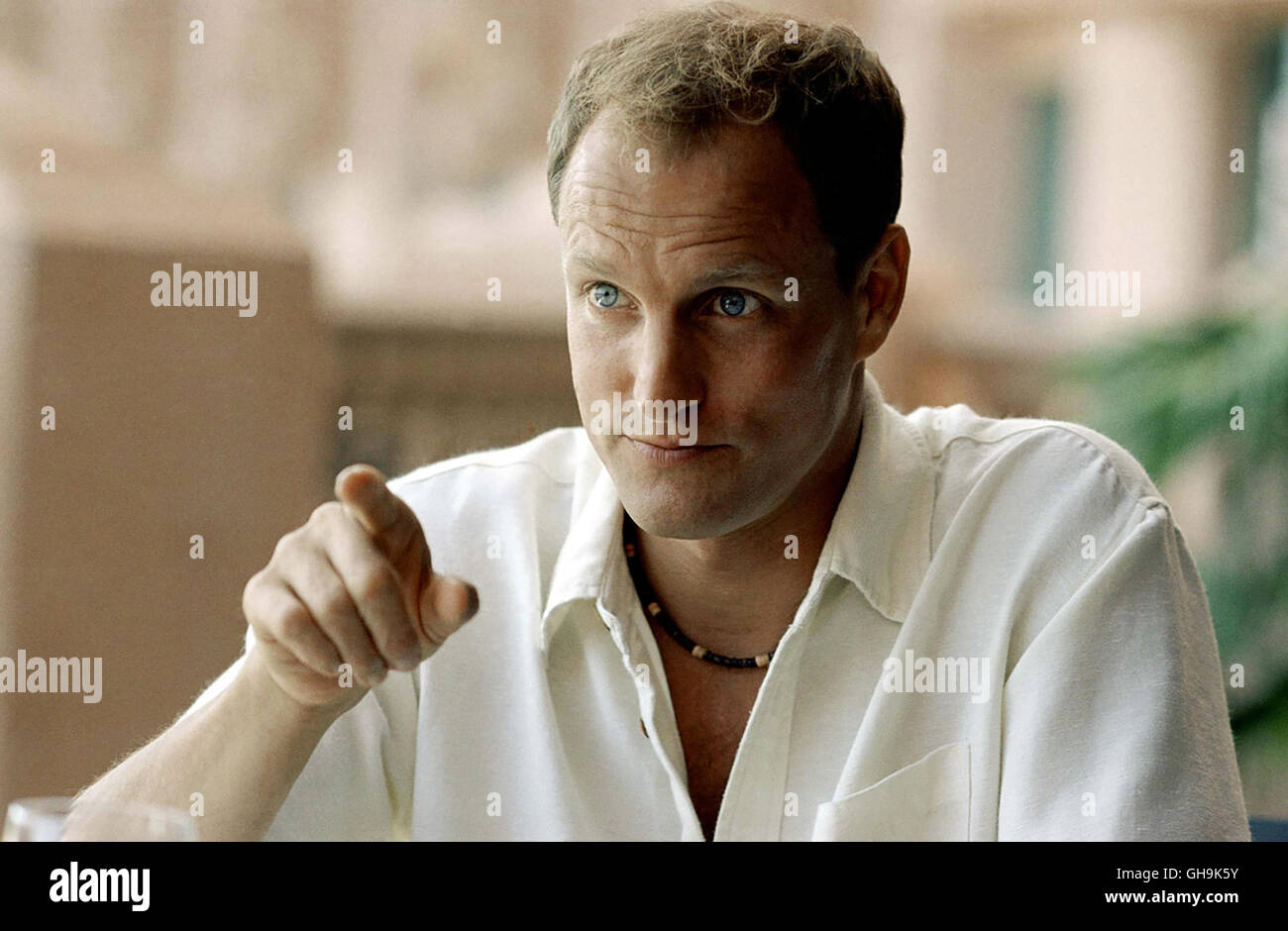 After the sunset 2004 woody harrelson hi-res stock photography and ...