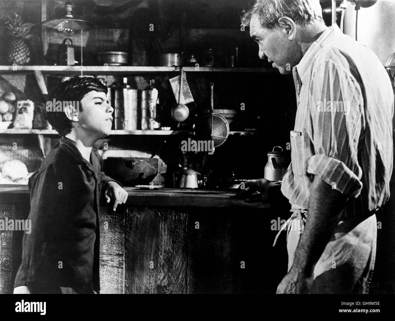 Der Junge (FELIPE PAZOS) und Martin (HARRY BELLAVER) Regie: John ...