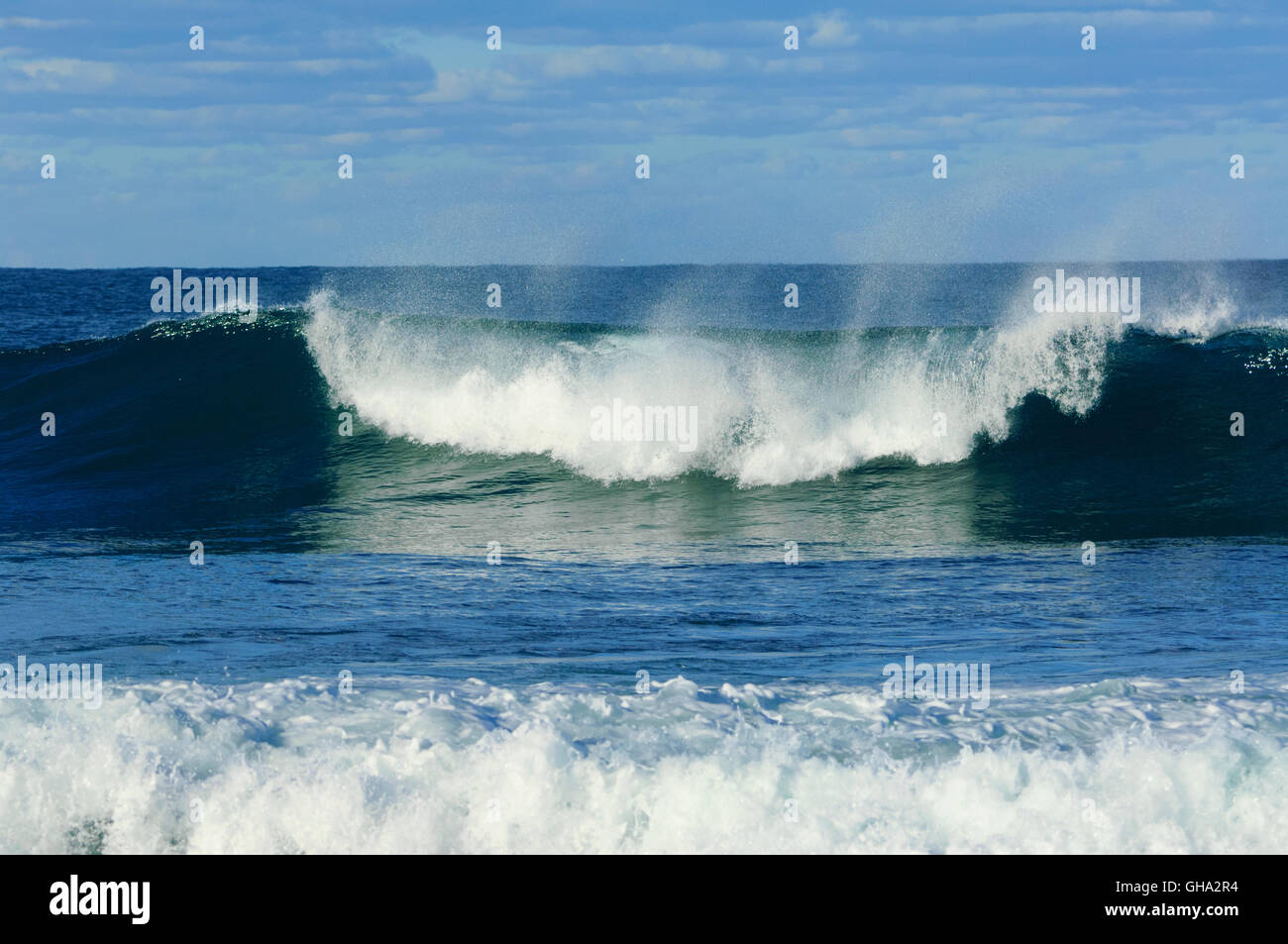 Breaking the surf hi-res stock photography and images - Alamy