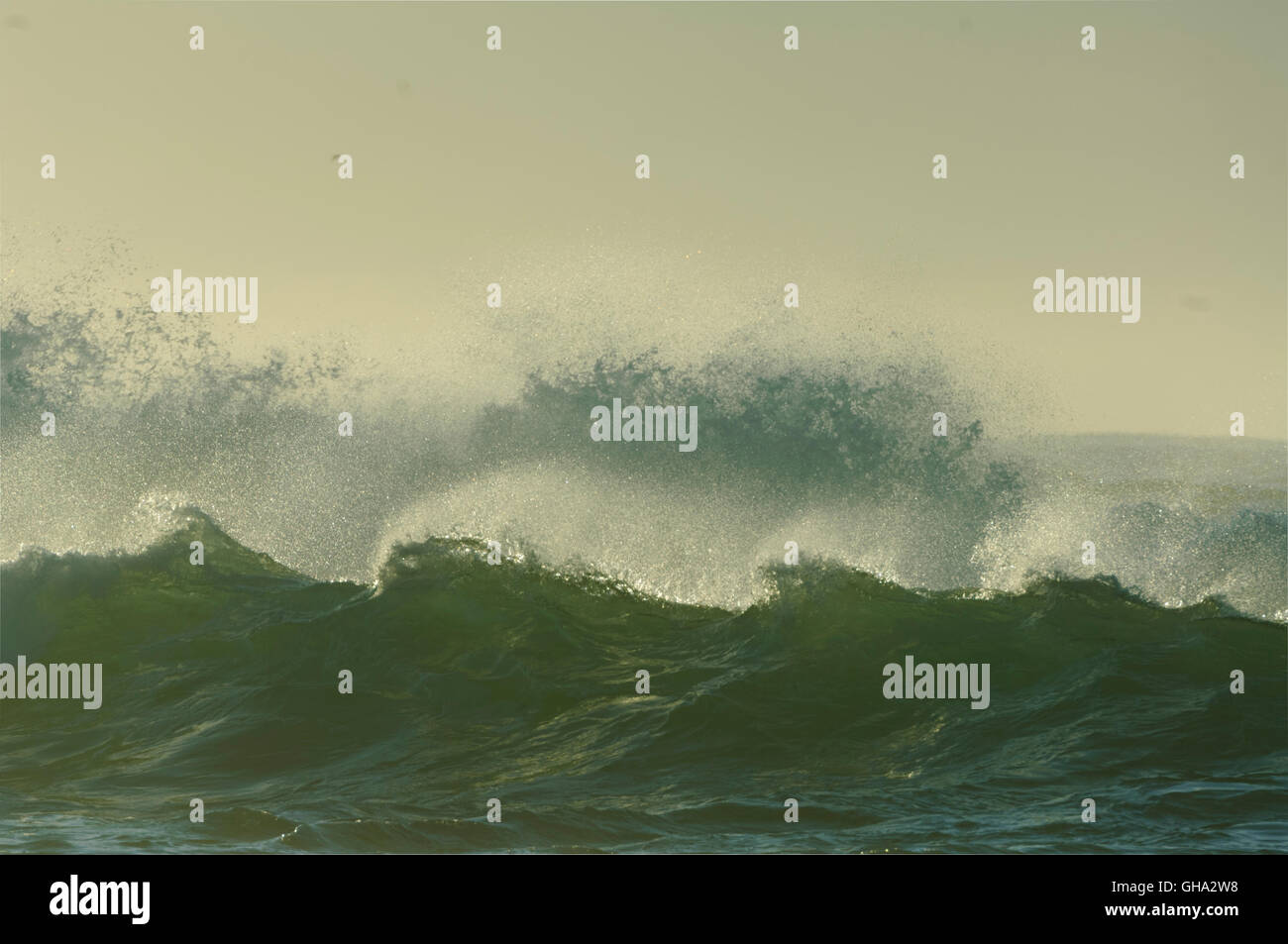 Rolling waves hi-res stock photography and images - Alamy
