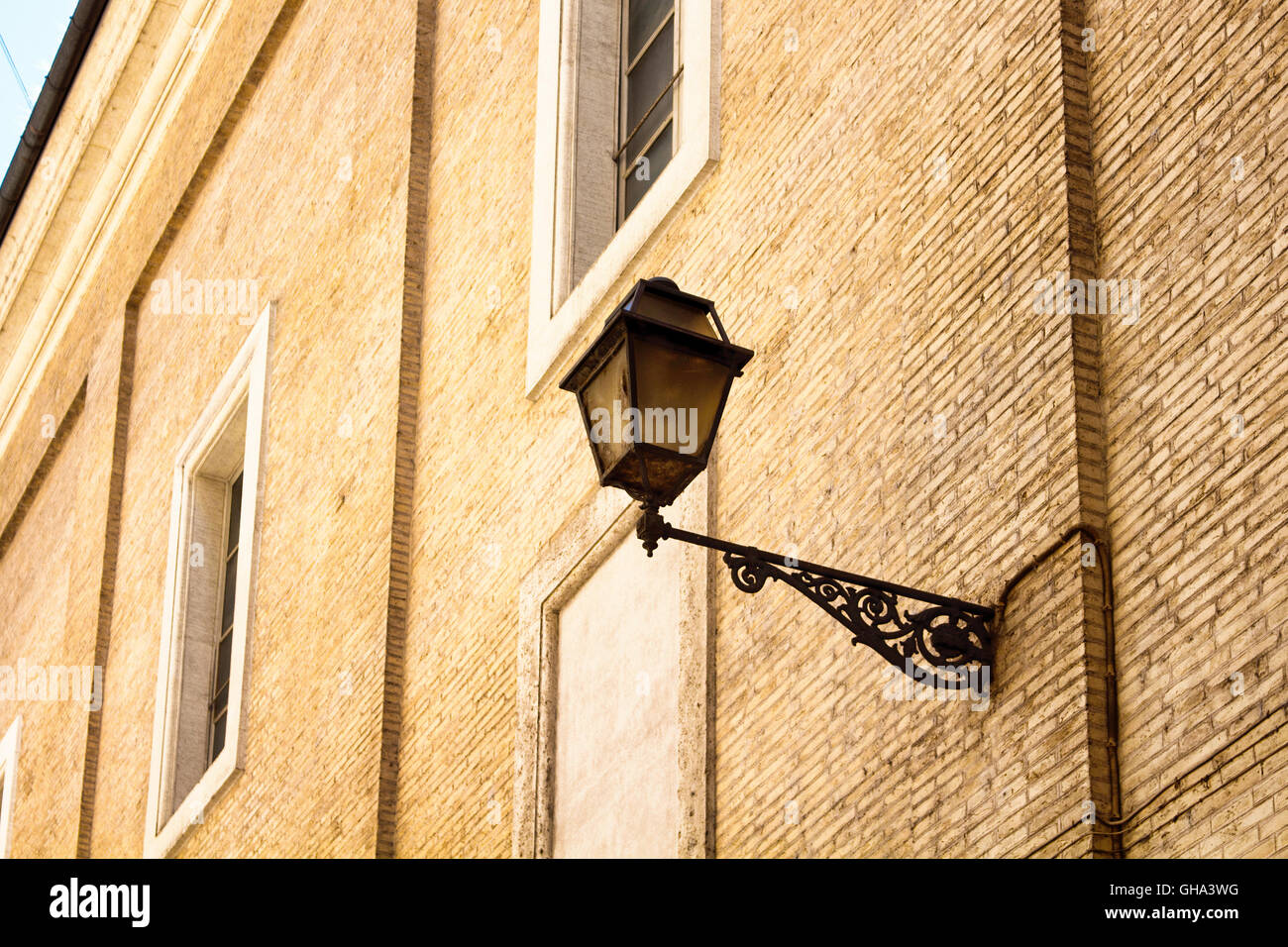 Old street lamps hi-res stock photography and images - Alamy
