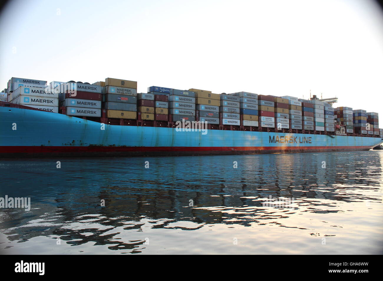 Maersk container ship hi-res stock photography and images - Alamy