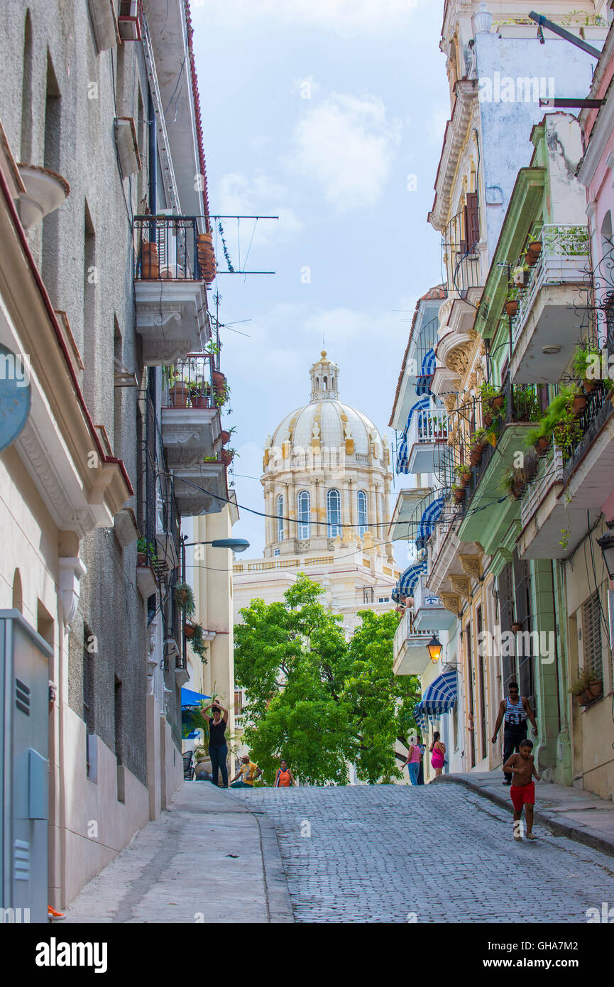 Cuban old town hi-res stock photography and images - Alamy