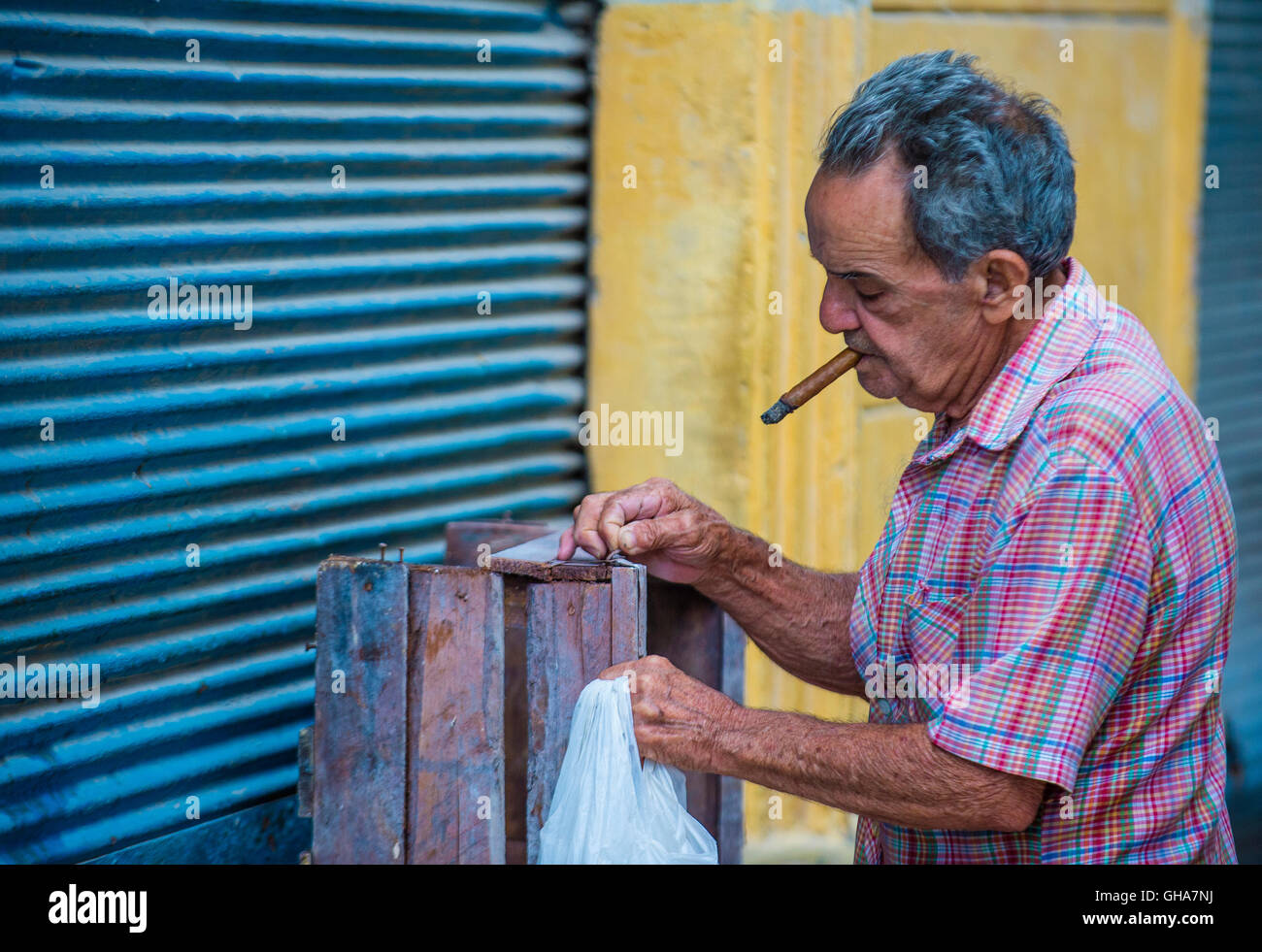 A portrait of a Cuban man in old Havana Stock Photo - Alamy