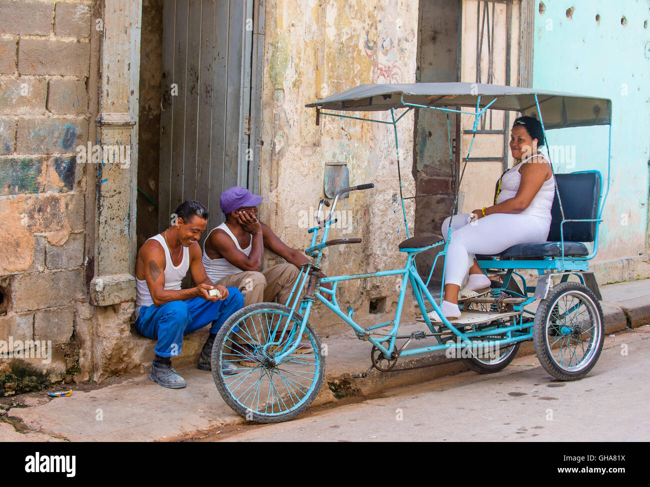 A Cuban rickshaw driver in old Havana street Stock Photo - Alamy