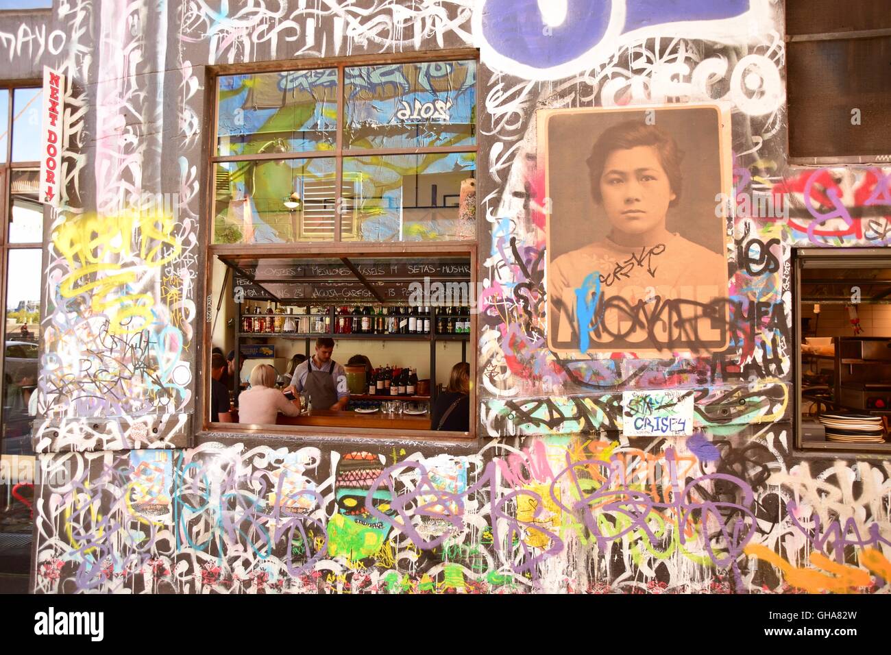 Laneway bar Hosier Lane, Melbourne, Australia Stock Photo - Alamy