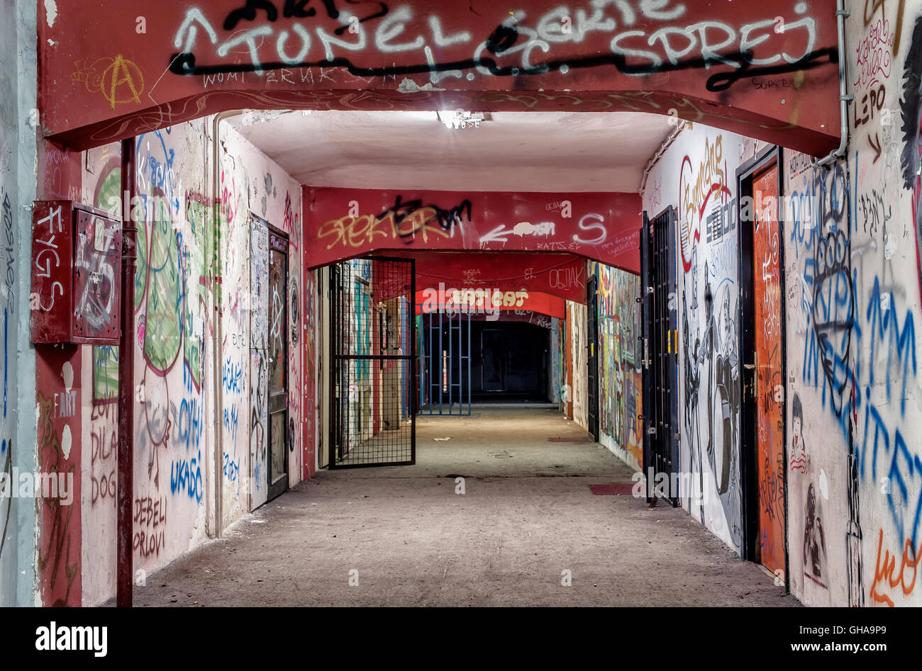 Squatter area hi-res stock photography and images - Alamy