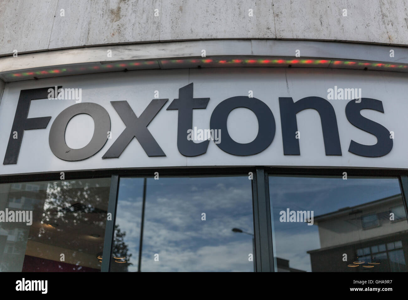 Foxtons sign hi-res stock photography and images - Alamy