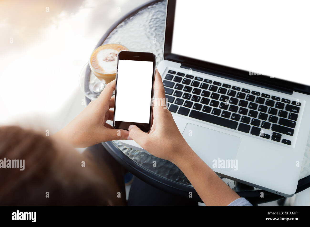 Woman holding iphone 6 hi-res stock photography and images - Alamy