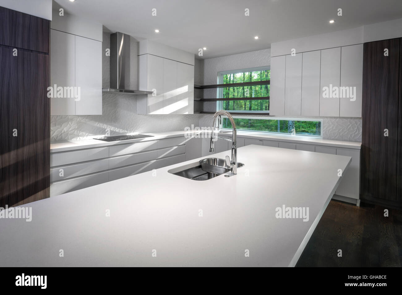 Empty White Modern Kitchen Stock Photo - Alamy